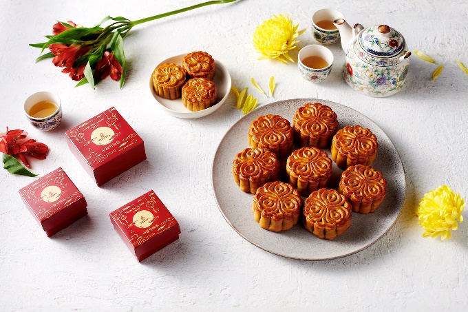 Emirates serves up mooncakes in the sky - TTR Weekly
