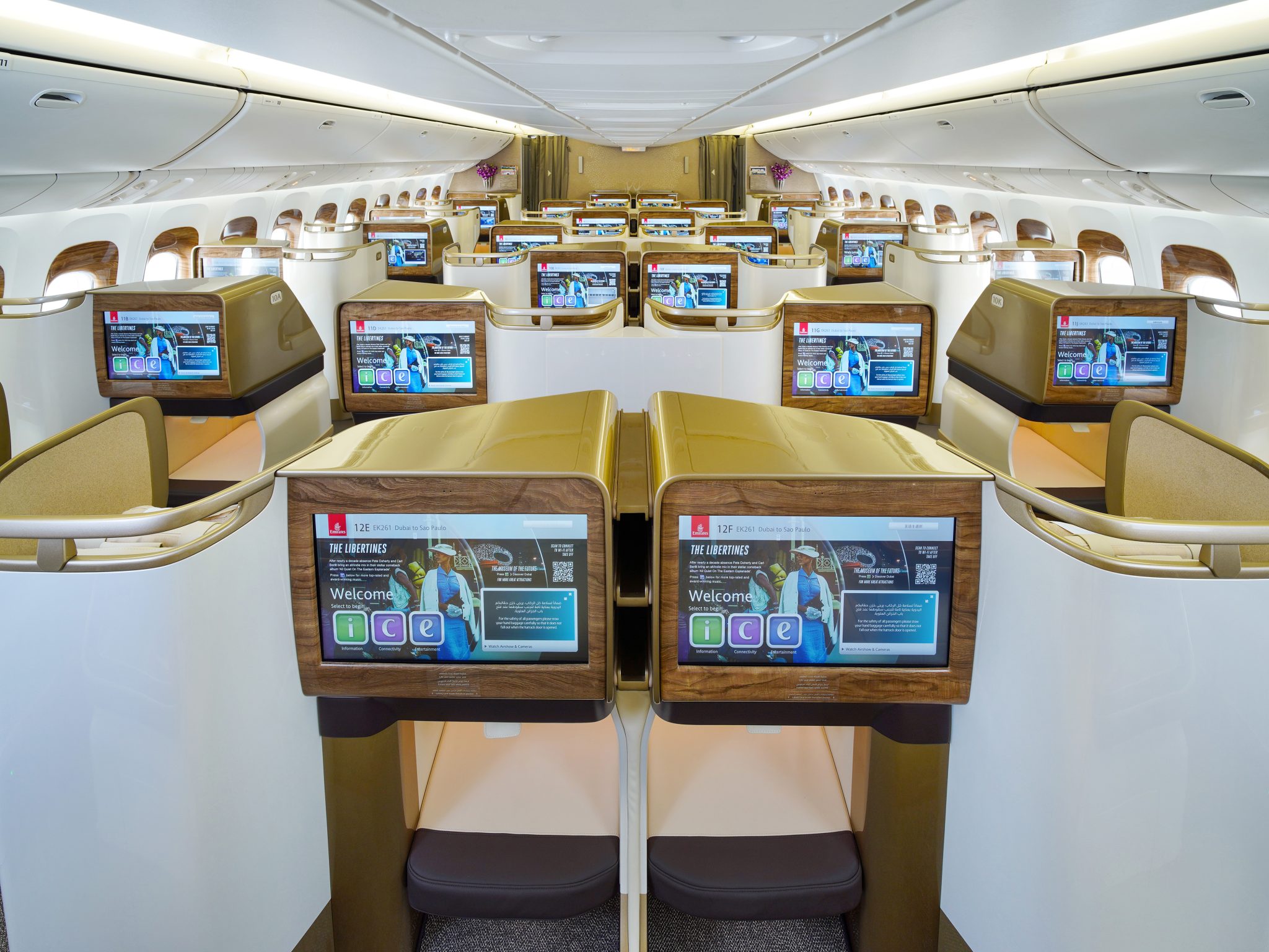 Emirates retrofitted Boeing 777 serves Vienna - TTR Weekly