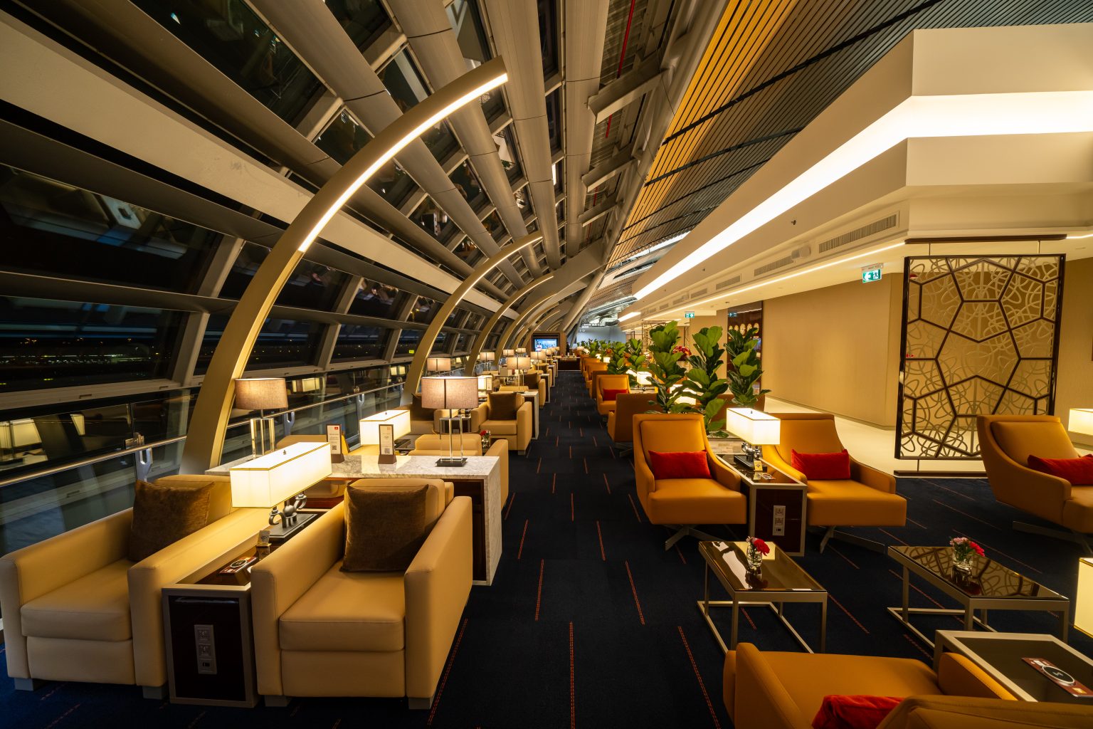 Emirates opens mega lounge at BKK - TTR Weekly