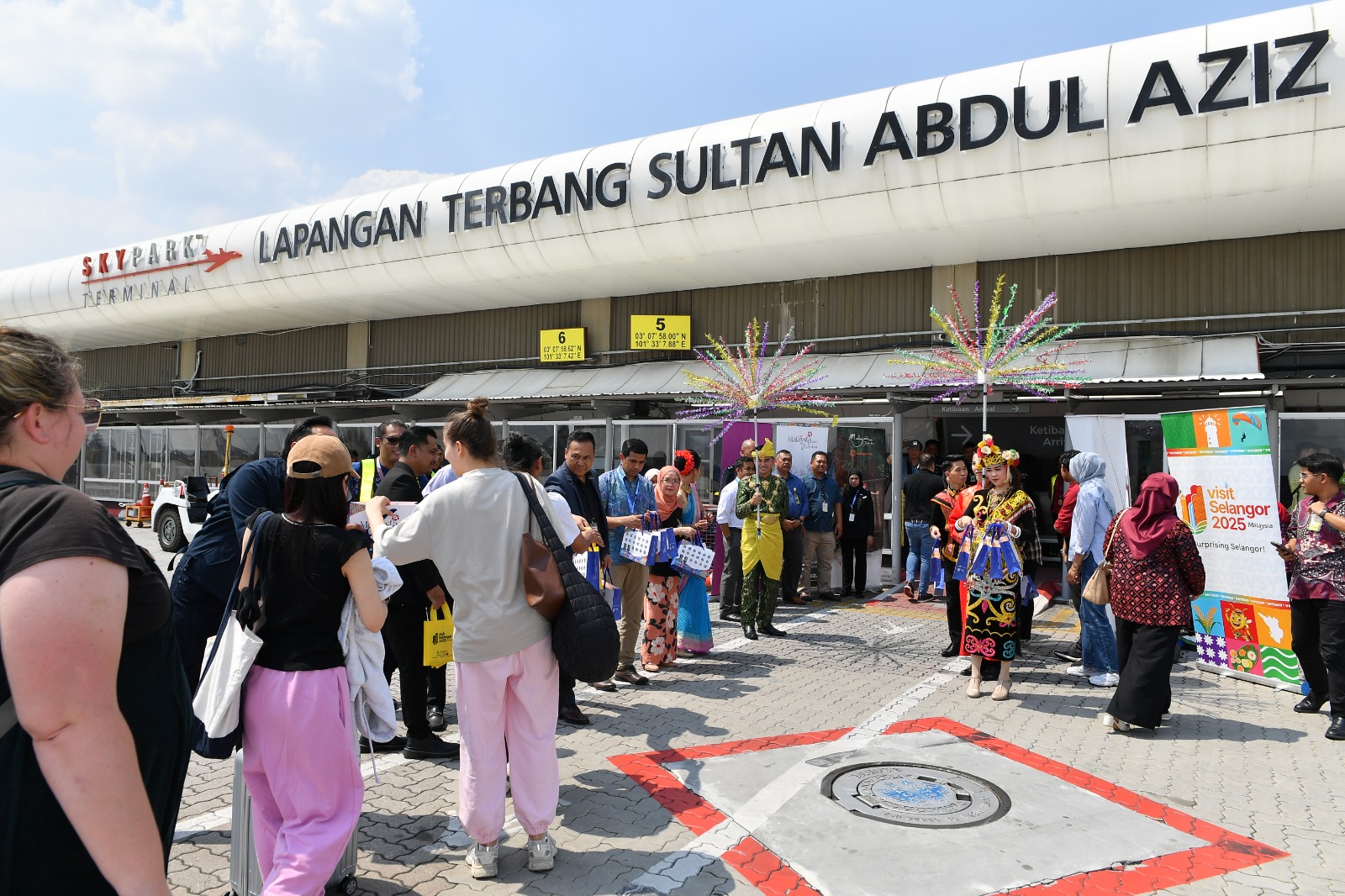 Batik Air flies the SZB-DMK route - TTR Weekly